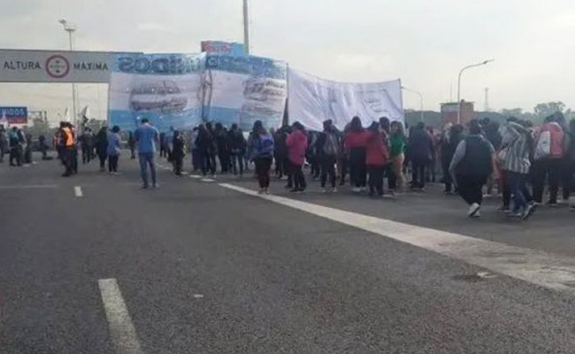 Caos En El Tránsito Colectiveros Cortan Puente La Noria Noticias De
